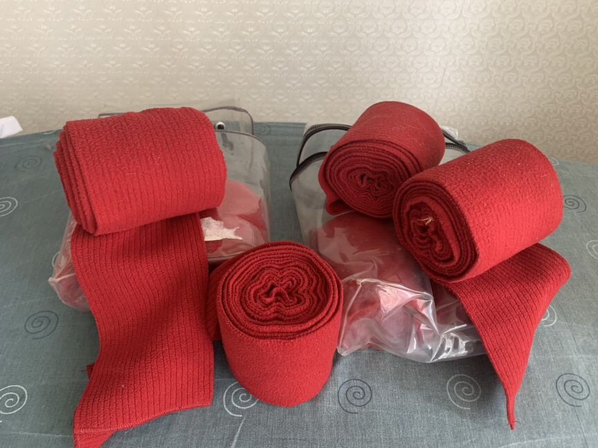 Бинты, щетки, недоуздок для конного спорта