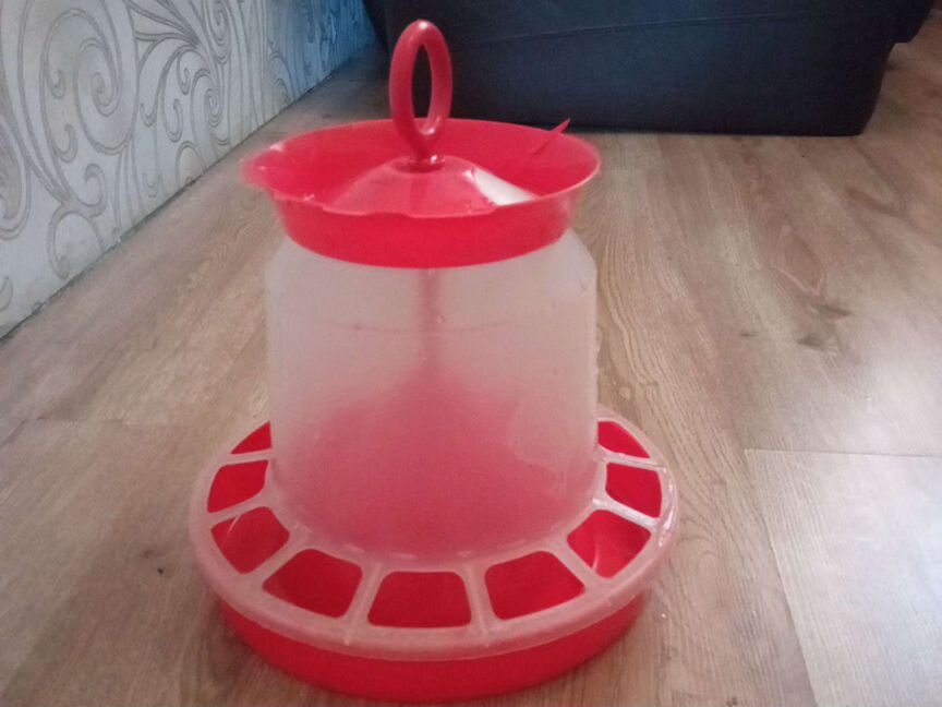 Кормушка и поилка для куриц