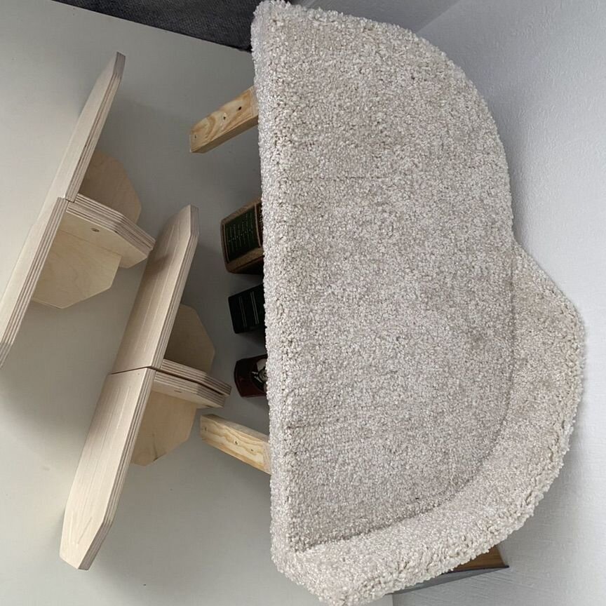 Полки и лежанка настенная для домашних животных