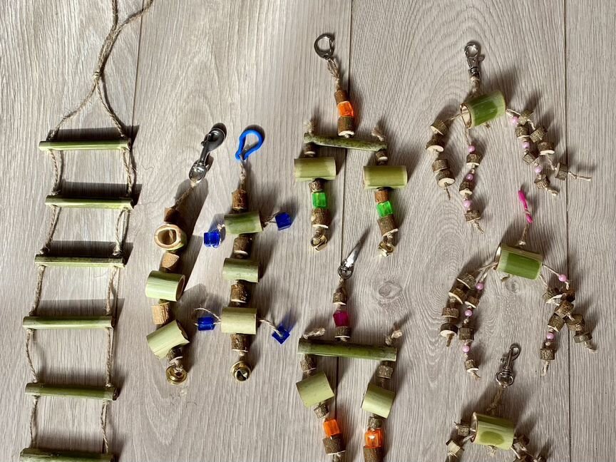 Игрушки для попугаев