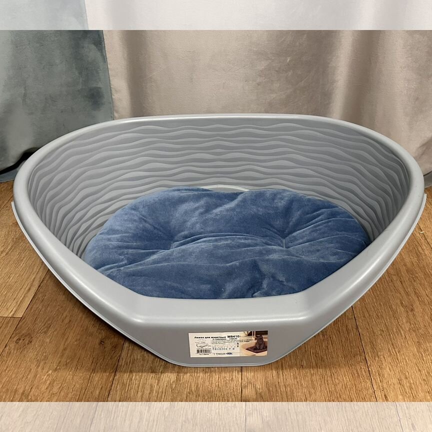 Лежанка для кошек и собак мелких и средних пород