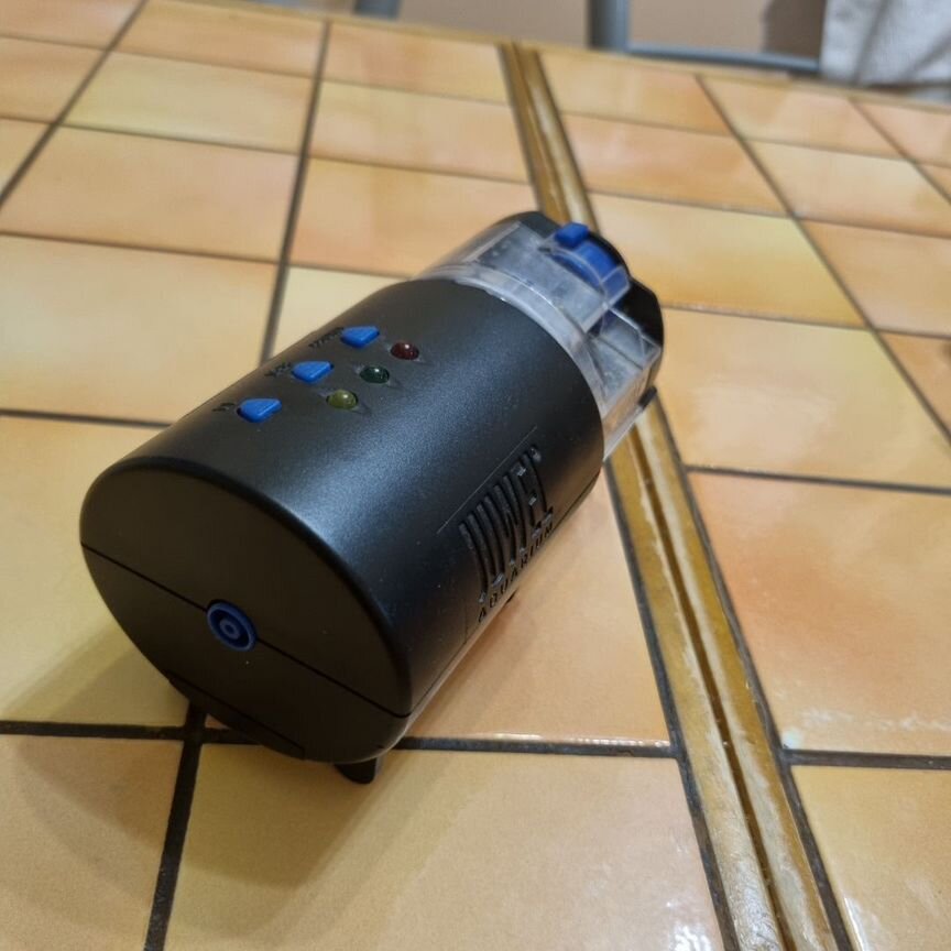 Автоматическая кормушка для рыб juwel