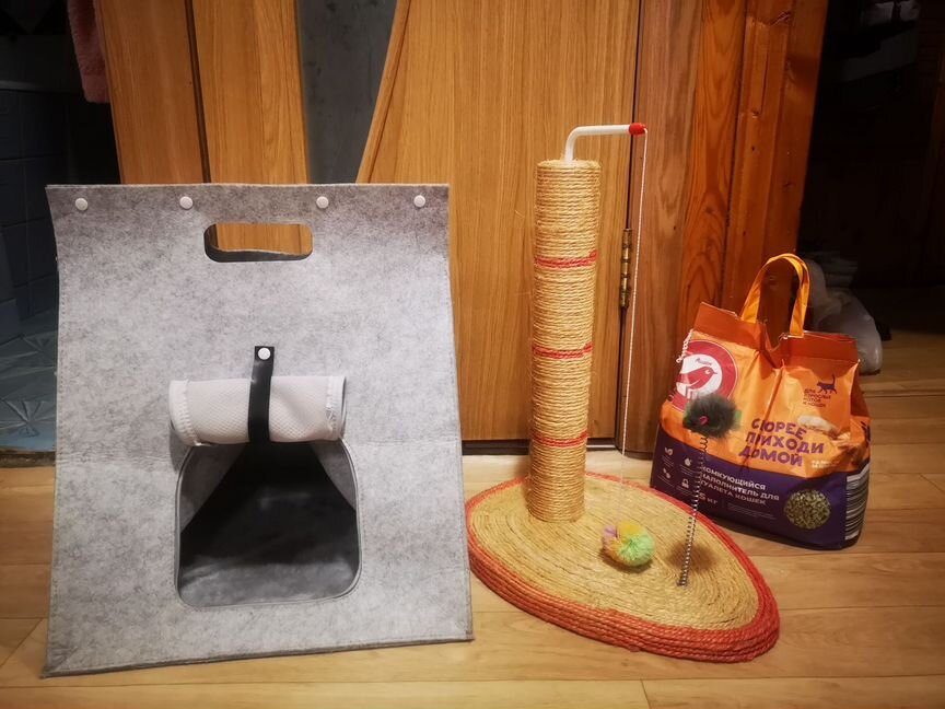 Домик для кошки, когтеточка, наполнитель, чесалка