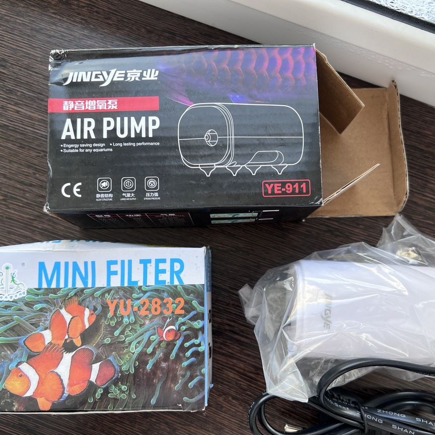 Маленький компрессор и фильтр для акварима до 5 л