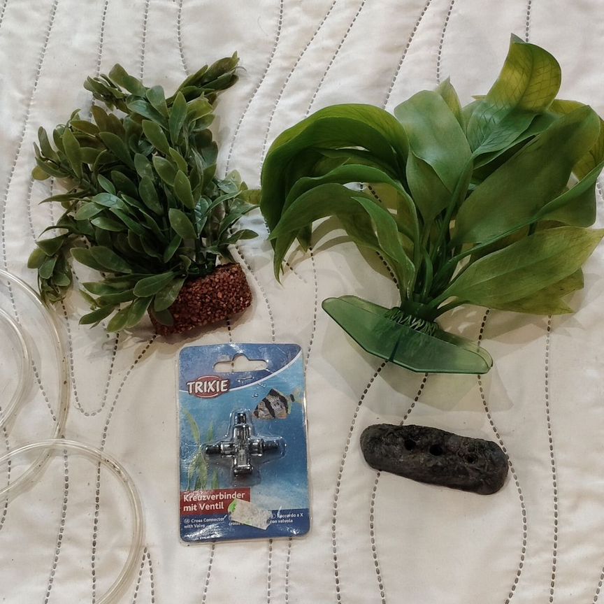 Искуственная зелень и аксессуары для аквариума