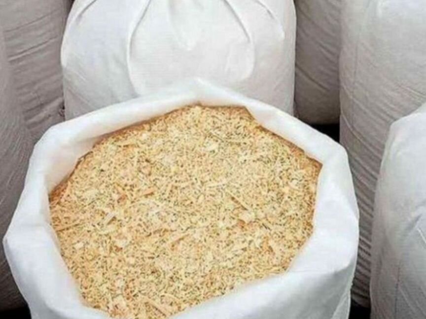 Опилки в мешках