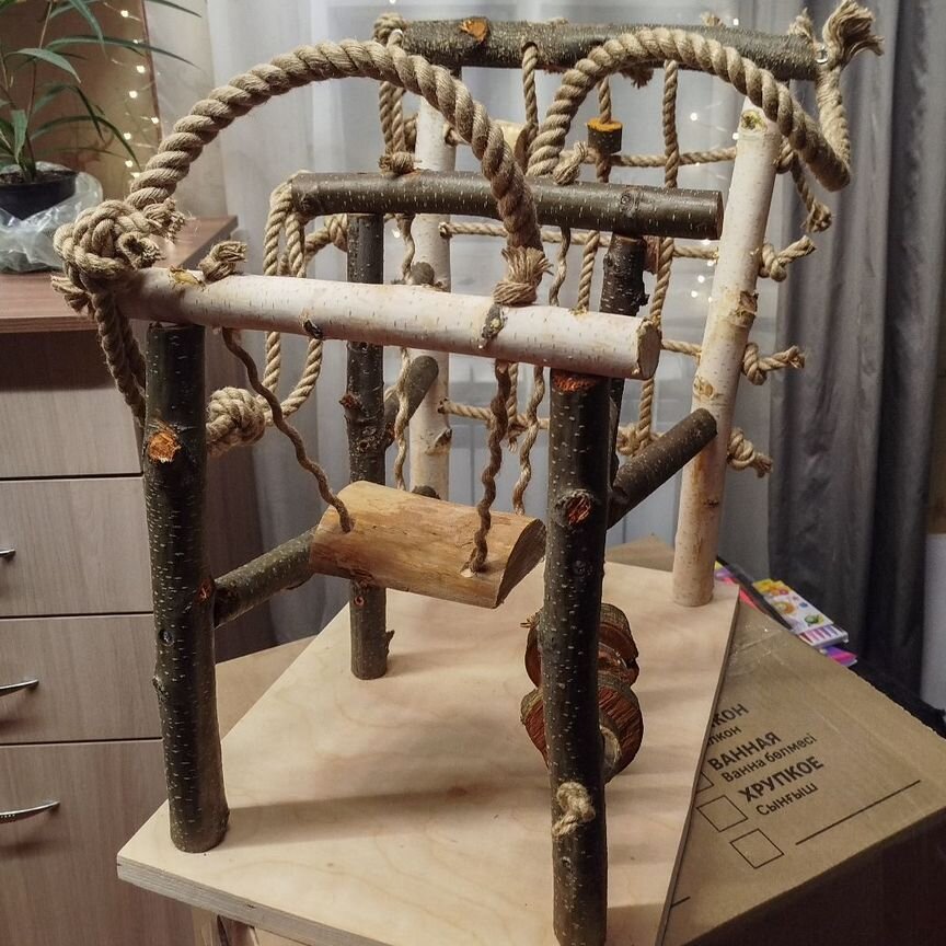 Игровой стенд для попугая