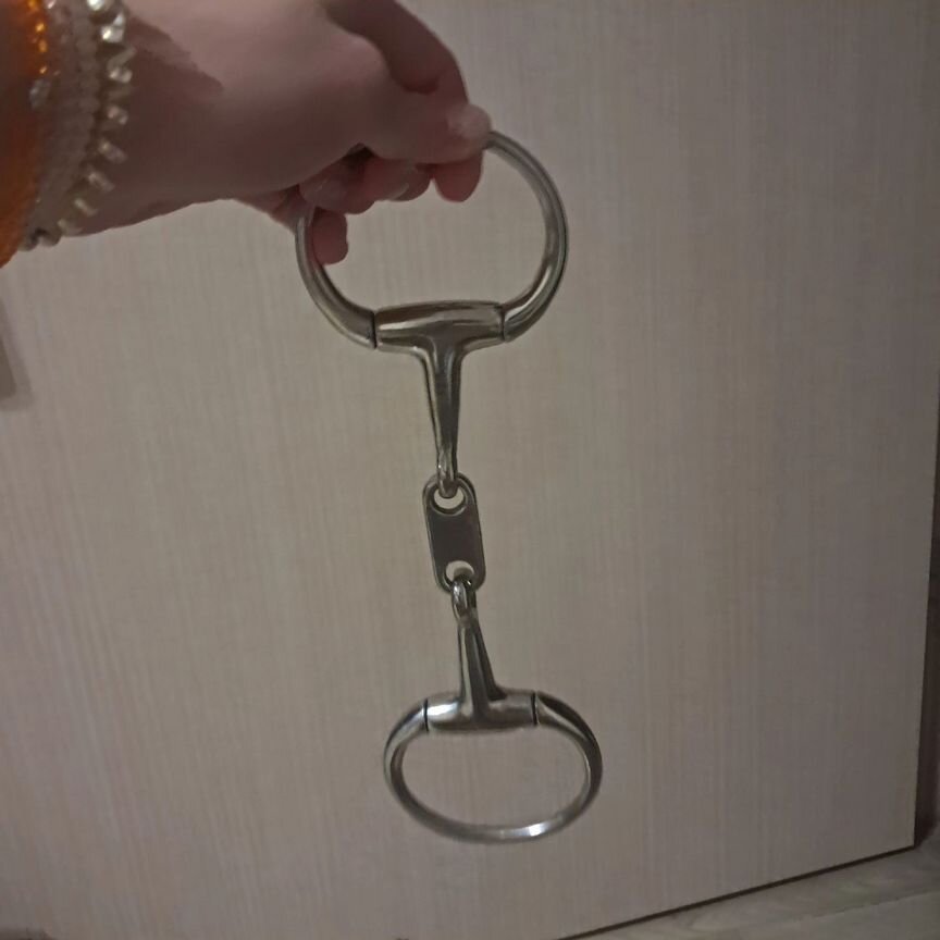 Железо для лошади трензель, трок, рептух кормушка