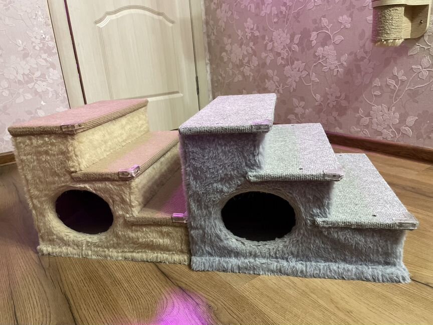 Две собачьи будки-домика-ступеньки на дачу