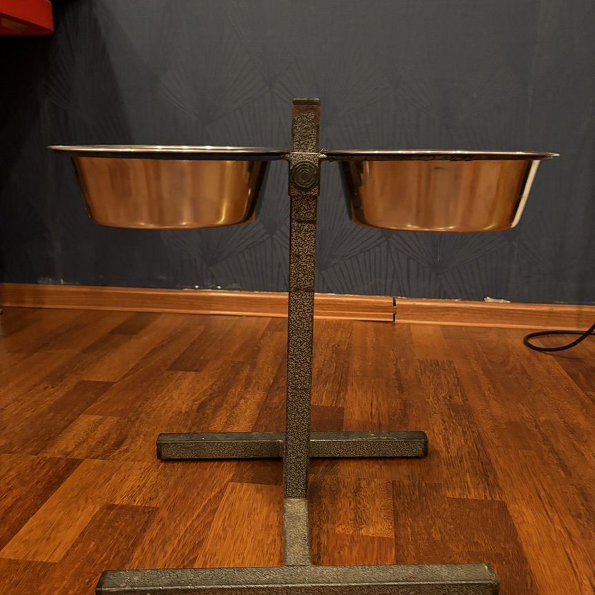 Стойка для кормления собак