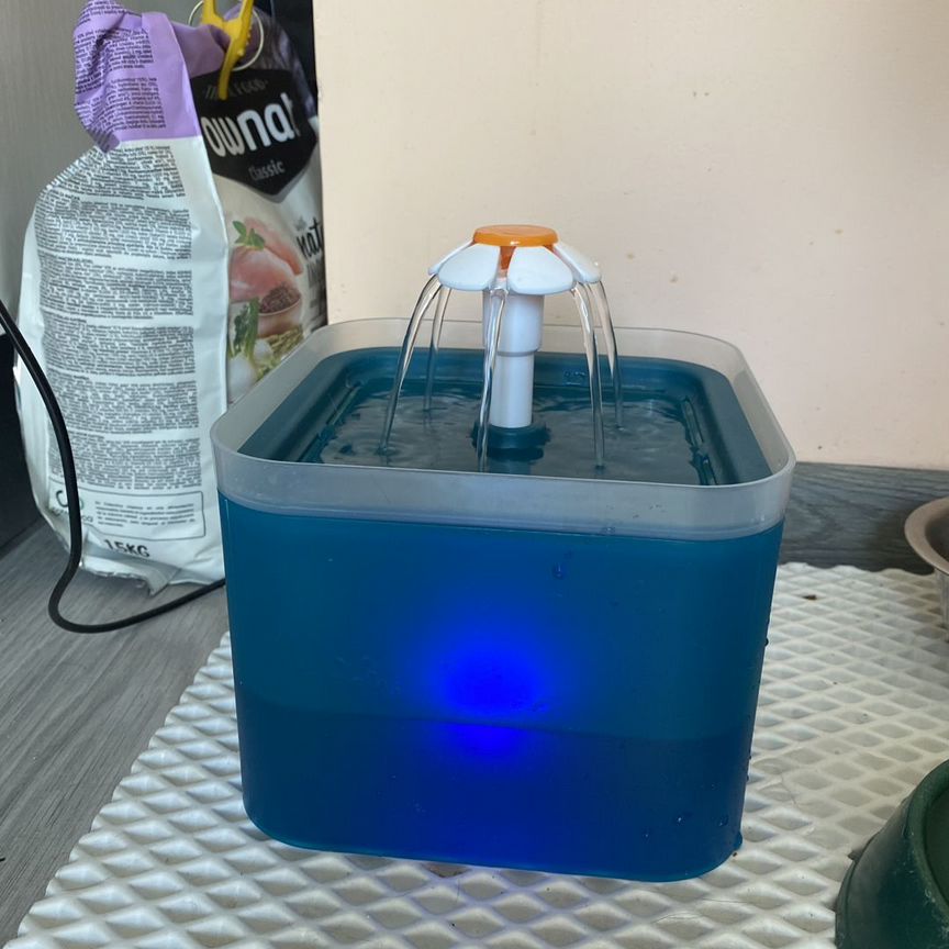 Фонтанчик для кошек