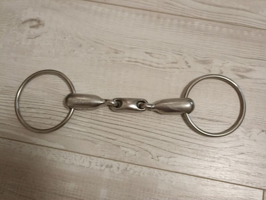 Трензель для лошади