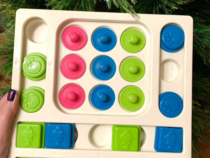 Развивающая игрушка кормушка для собак