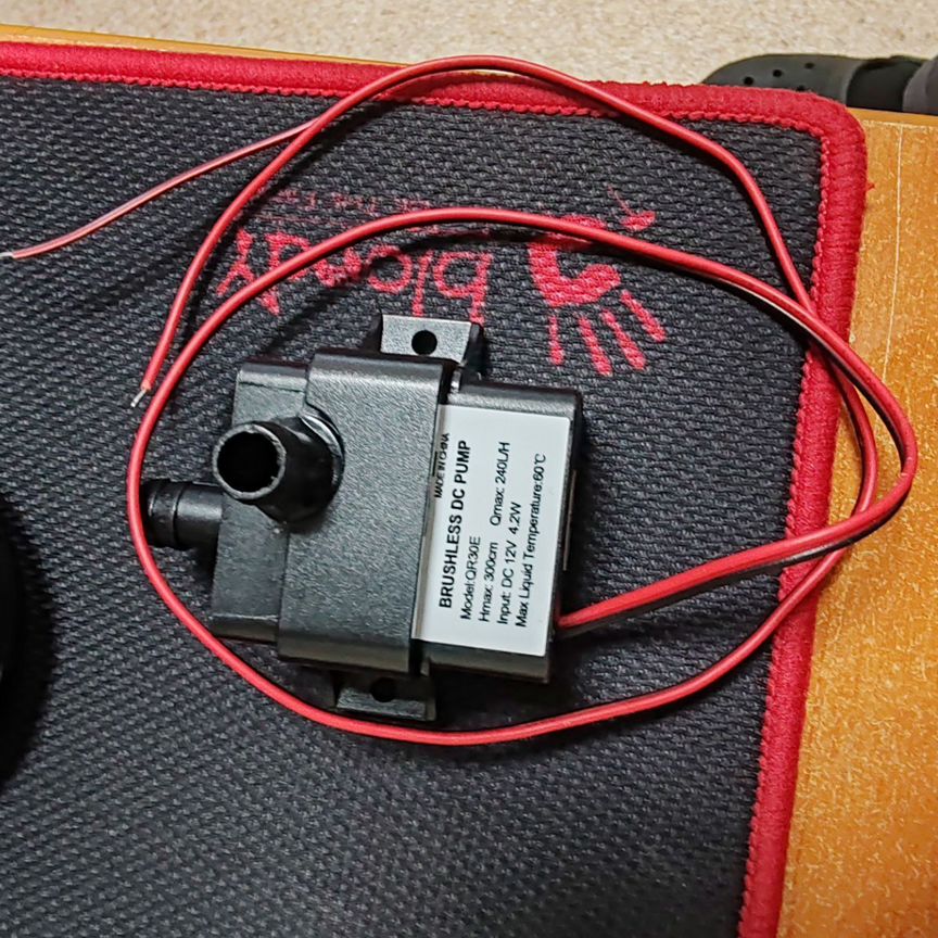 Водяной насос бесщеточный 12V