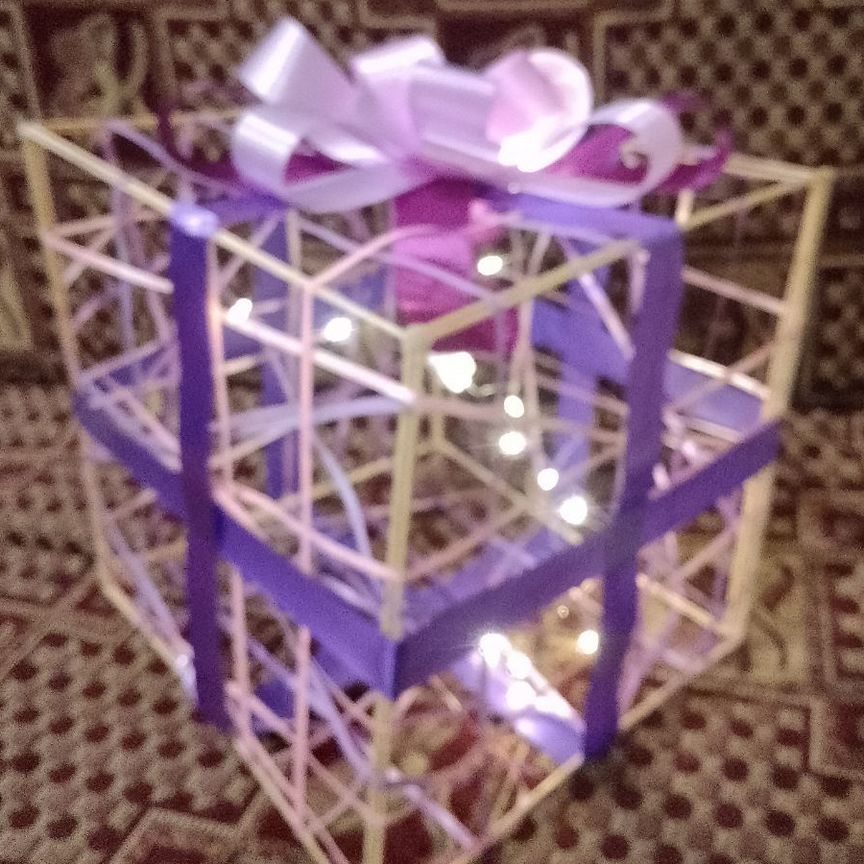 Кормушка для птиц из дерева с защитой отголубей