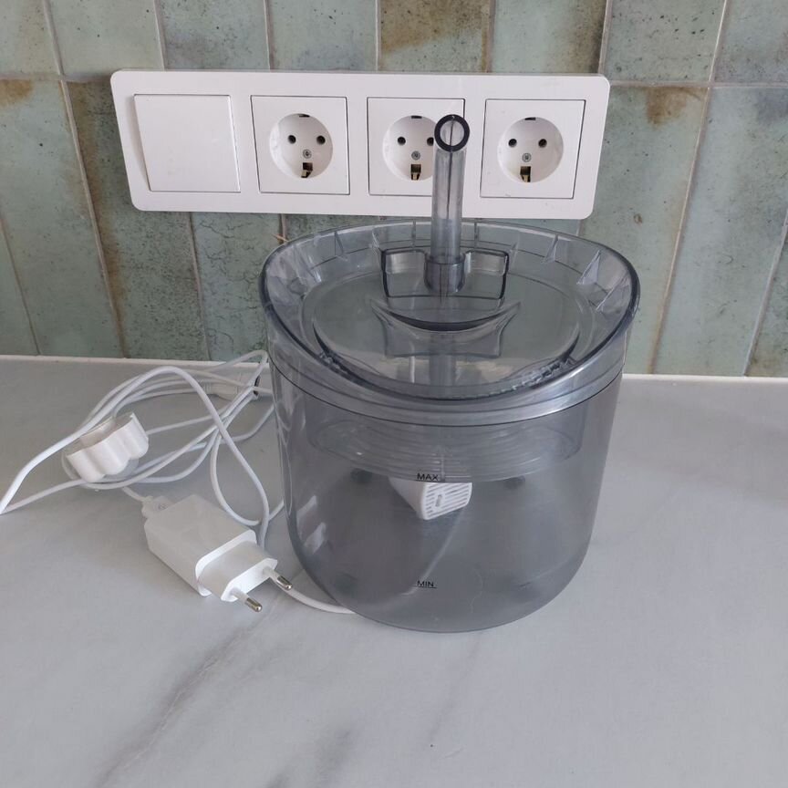 Фонтанчик для кота/собаки б/у в рабочем состоянии