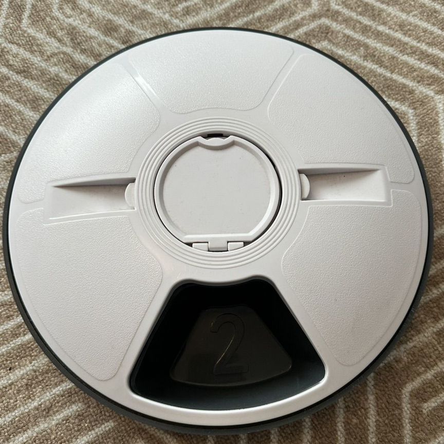 Автоматическая кормушка для животных