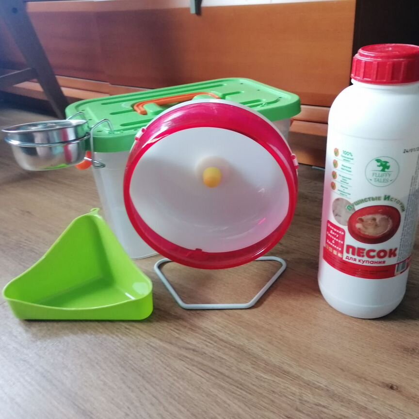 Колесо для хомяка, кормушка, песок, туалет