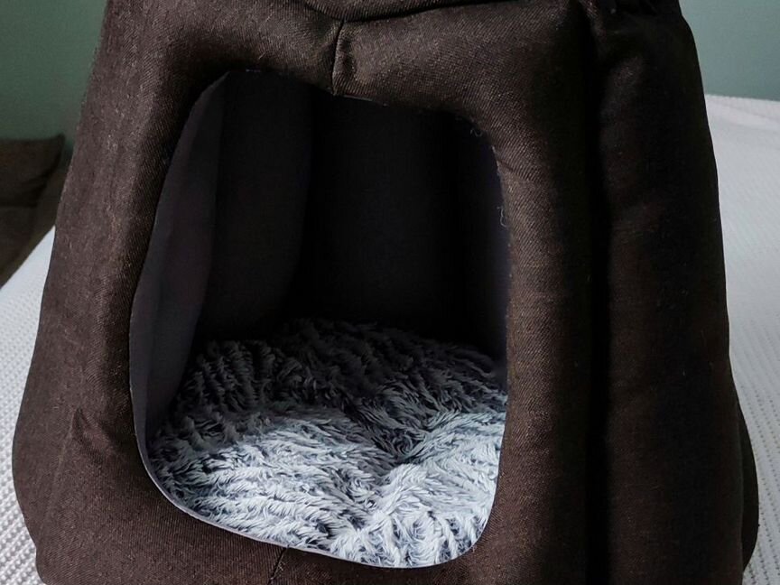 Лежанка домик