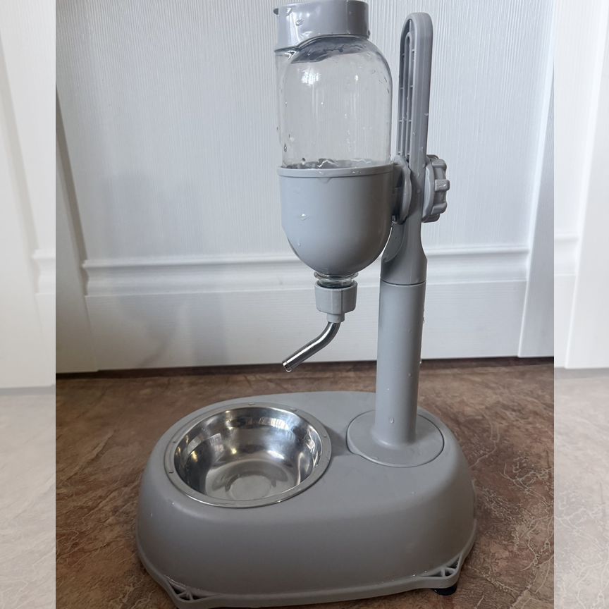 Поилка для собак "Сухие усы"