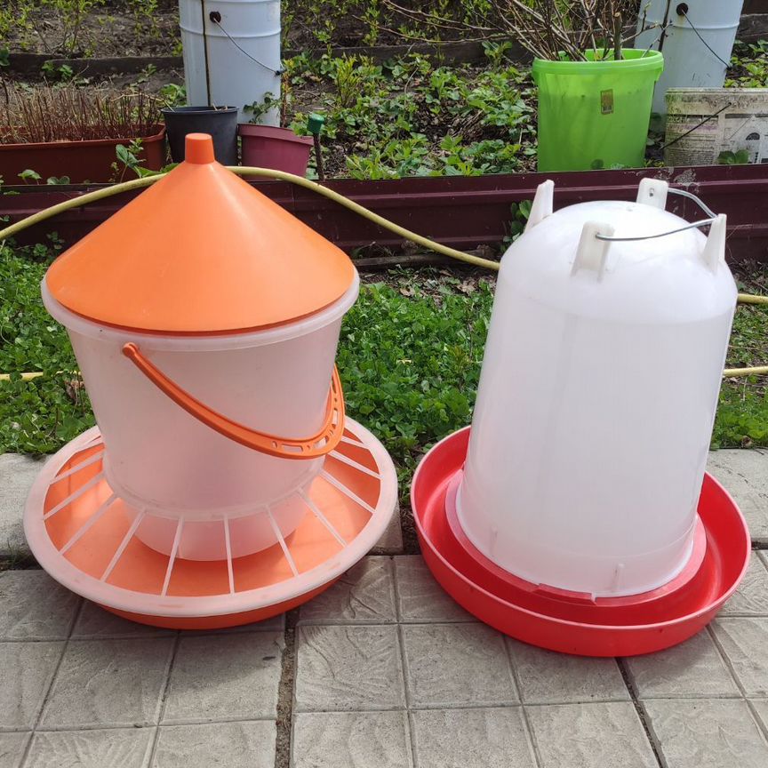 Кормушка и поилка для кур
