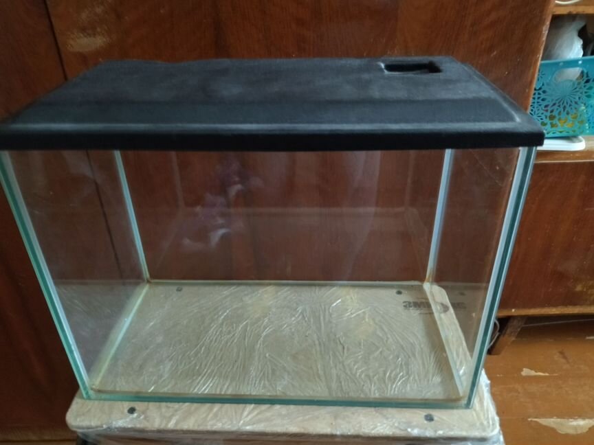 Аквариум с крышкой, грунт, сачок, скребок, фильтр