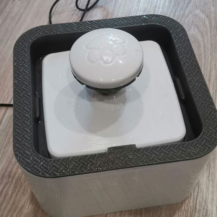 Фонтан поилка для кошек