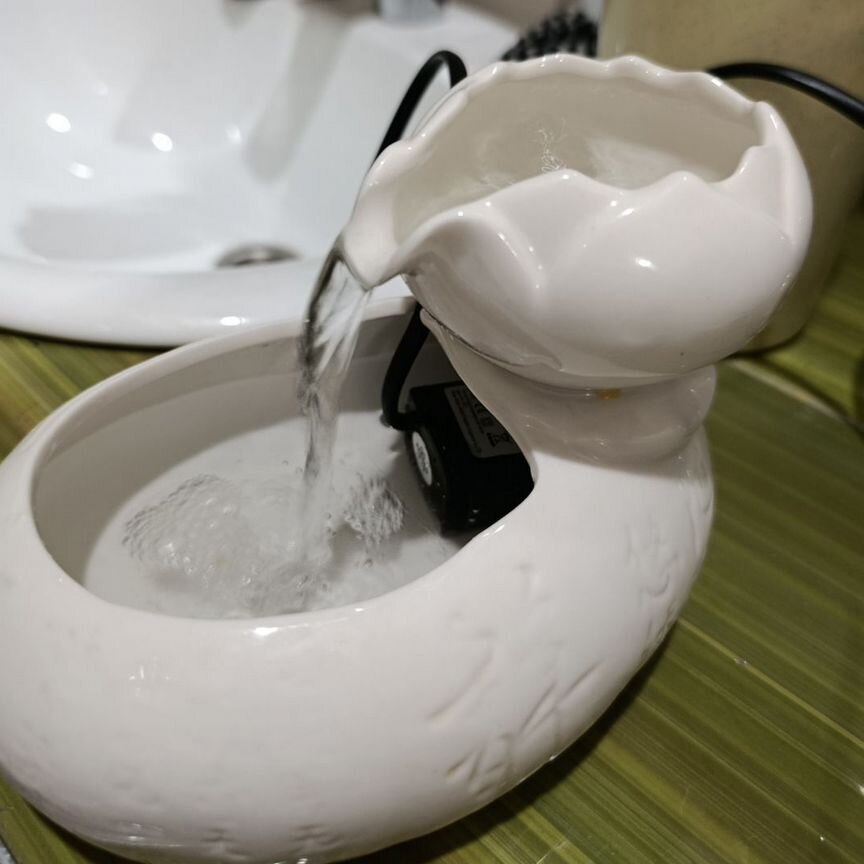 Фонтан поилка для кошек