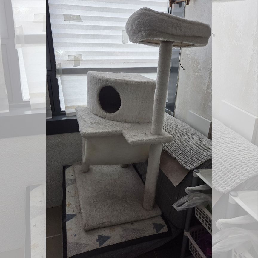 Домик для кошки с когтеточкой бу