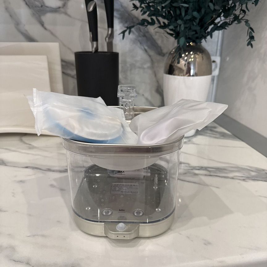 Фонтан поилка для кошек с датчиком движения