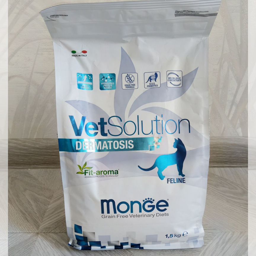 Сухой корм для кошек monge Dermatosis