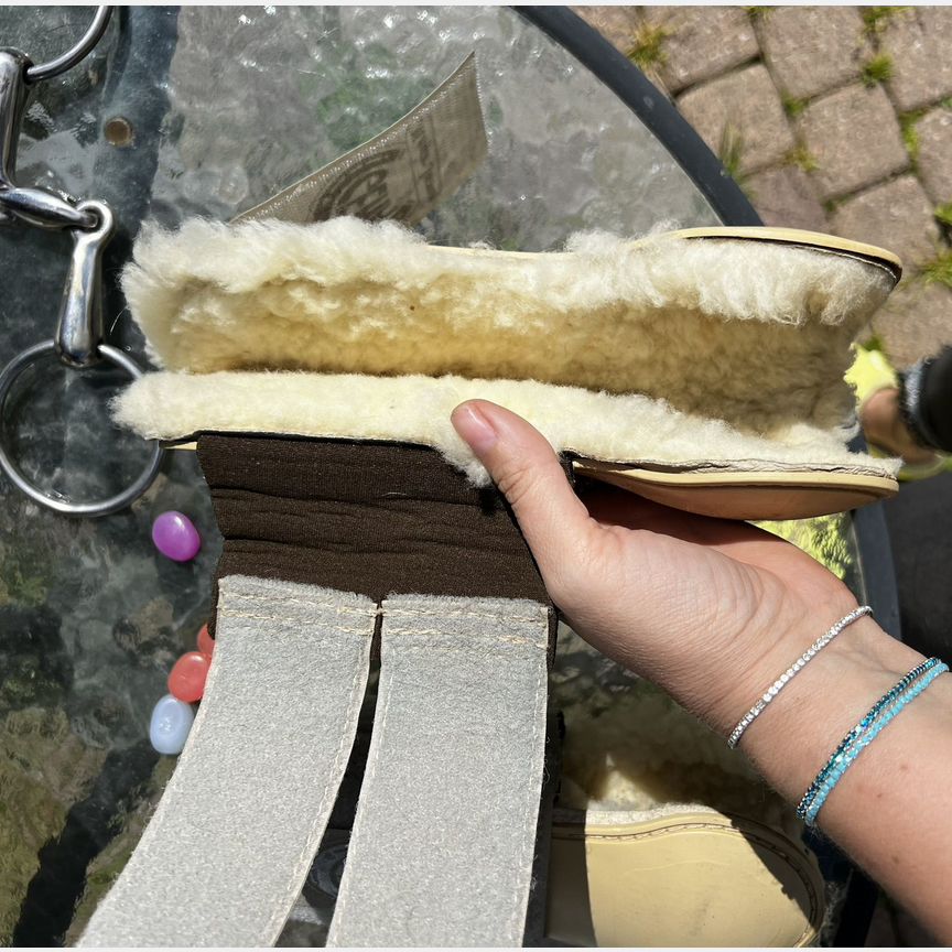 Ногавки для лошади с натуральным мехом