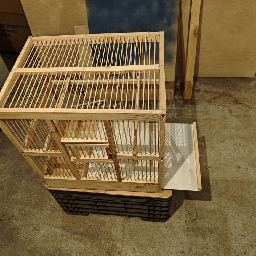 Клетка для птиц из дерева