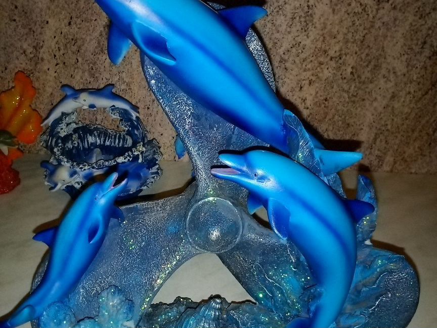 Продам статуэтки для аквариума дельфины