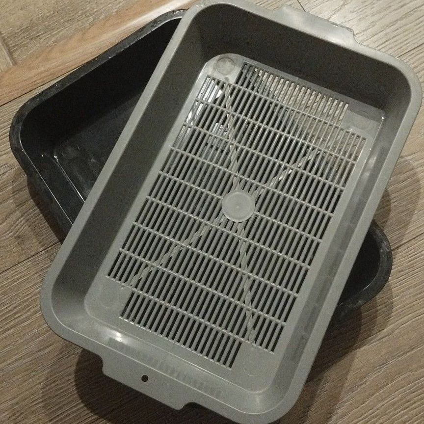 Лоток. Может, кому нужен- отдам