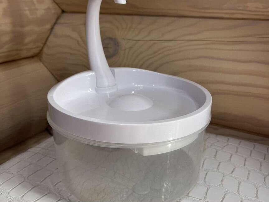 Фонтан поилка для кошек