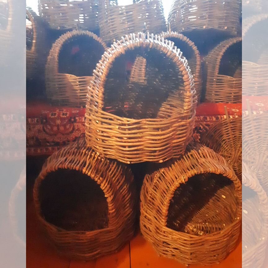 Гнезда из лозы для курей