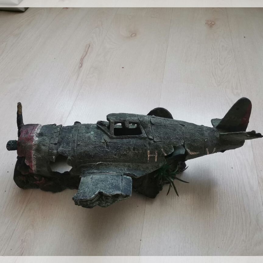 Декорации для аквариума, самолёт