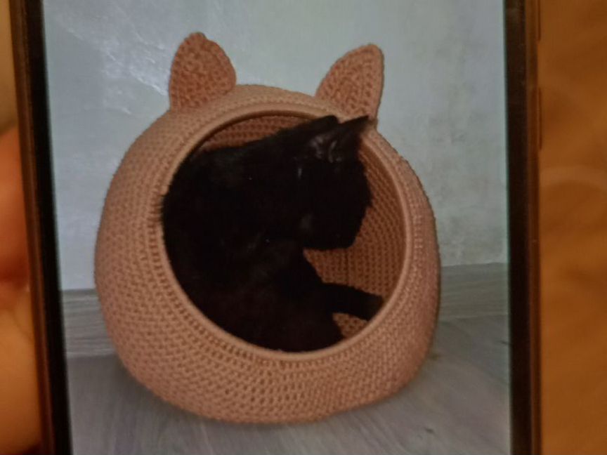 Домик для кошки вязанный