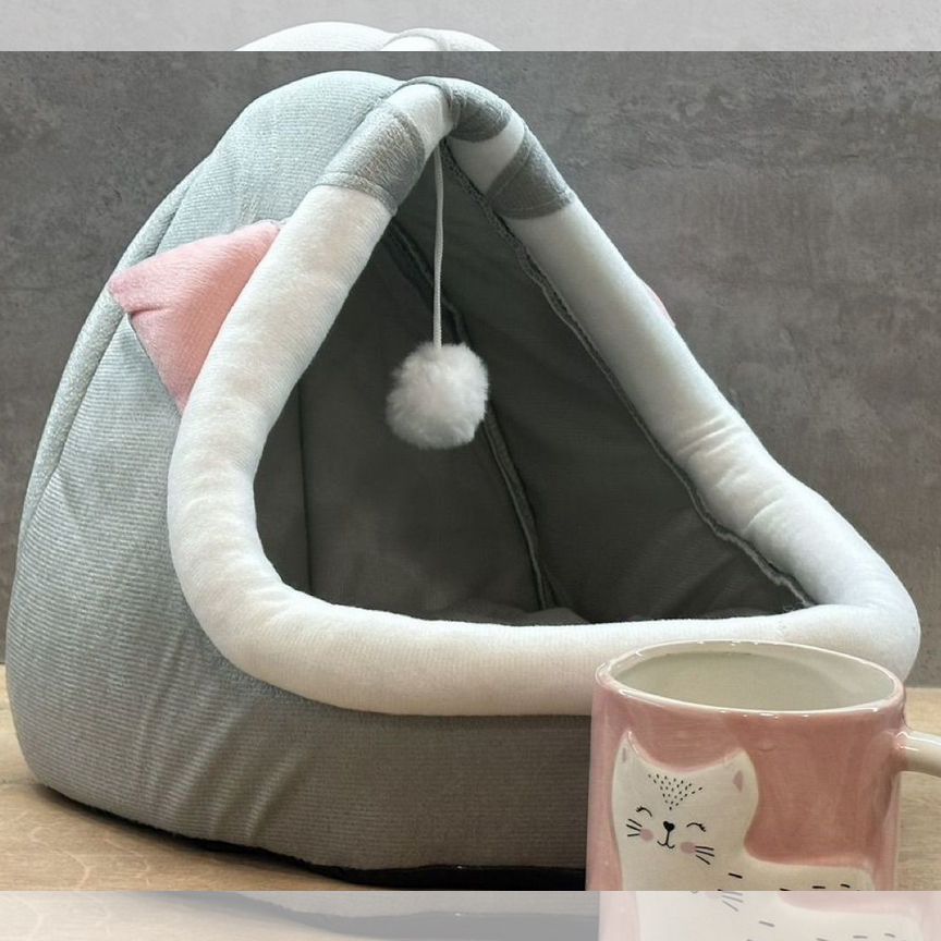 Домик для кошки новый лежанка с игрушкой