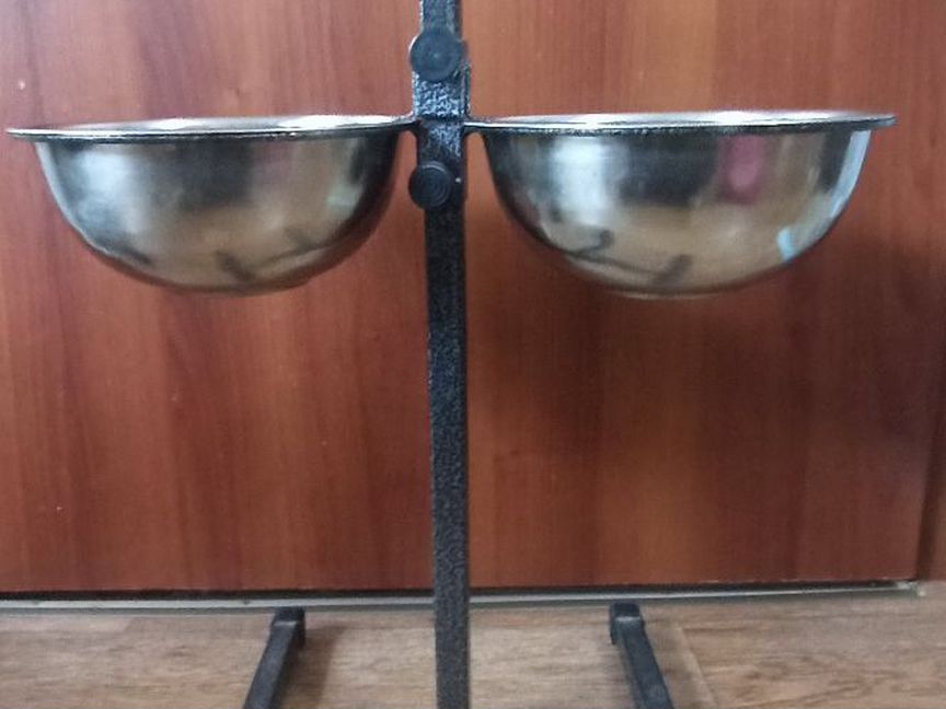 Телескопическая подставка с мисками