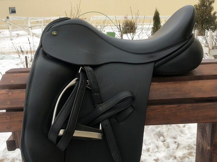Выездковое седло Ideal