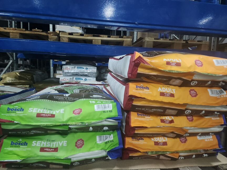 Корм для собак и кошек Бош