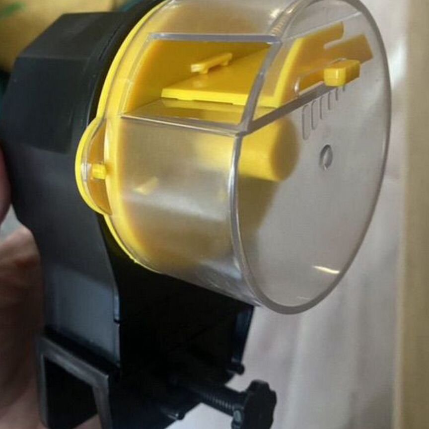 Автоматическая кормушка для рыб