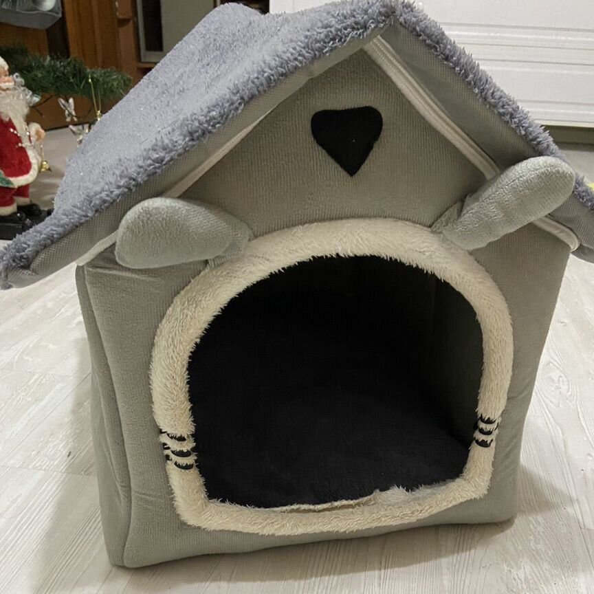 Домик для кошек или собак мелких пород