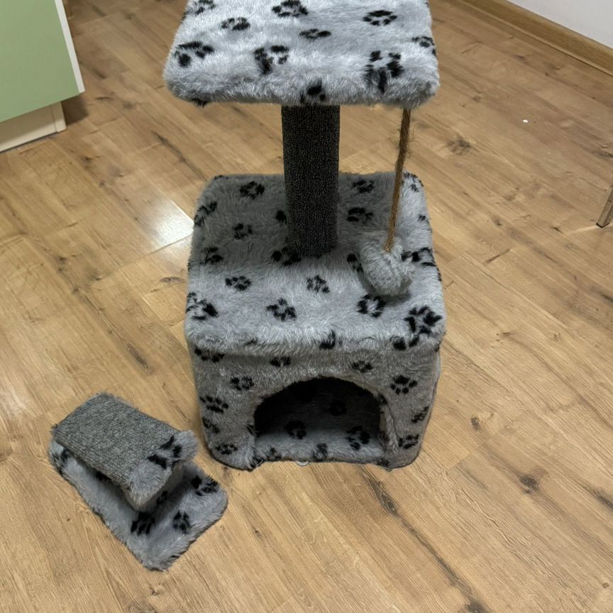 Кошачий домик с когтеточкой