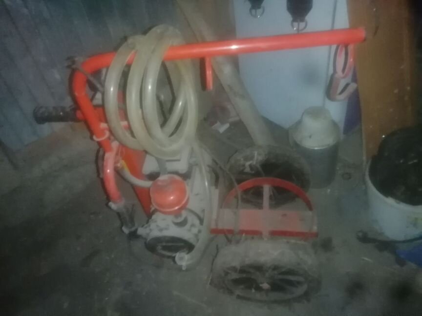 Два доильных аппарата