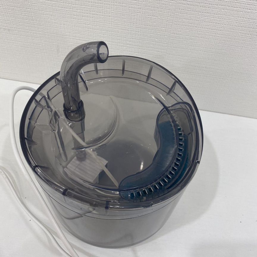 Автоматическая поилка для кошек