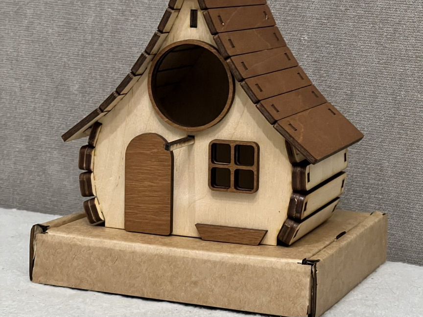 Скворечник, кормушка для птиц