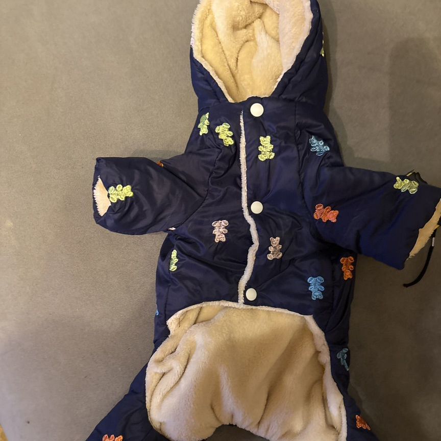 Зимний комбинезон для маленькой собаки